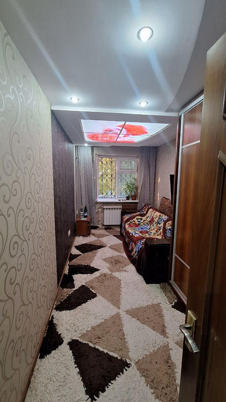 Юнус Абад чинобад
Чинобад 2/2/4 чинабод
50м2 + 10м2 кладовая 
Кирпич
К