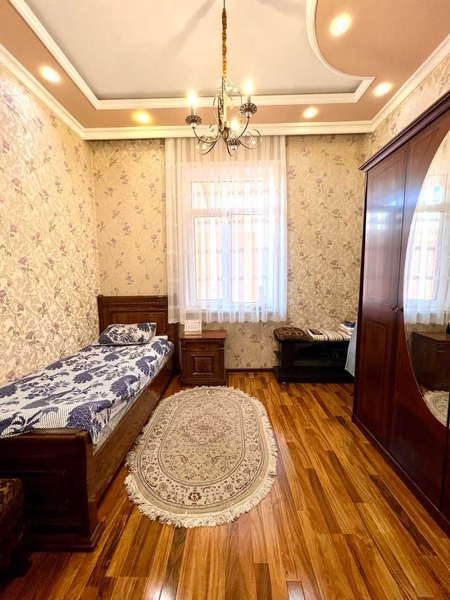 Уч қахрамонда. 5 сотка, евро ховли. Трассадан 100метр ичкарида