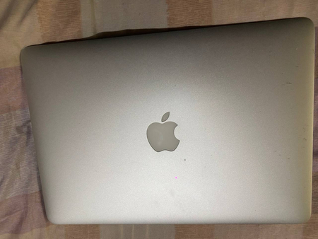 Macbook air 13  sotiladi yangidek