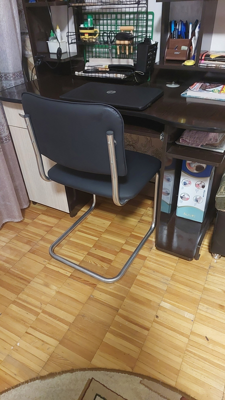 Продаётся новый стул для.руководителя или для учителя   очень удобный