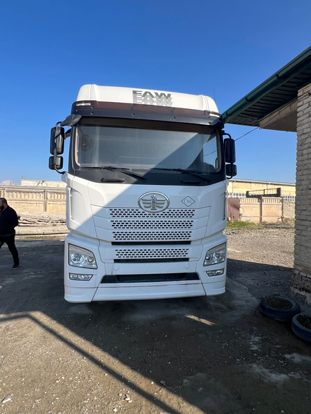 Грузовик FAW TRUCKS (CNG) 2024.