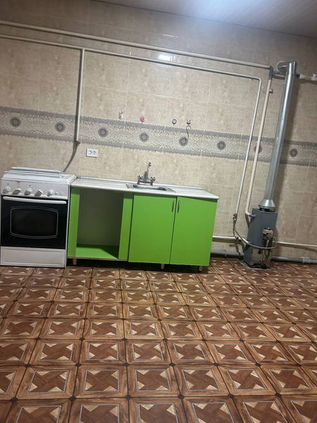 продаётся участок в чирчике 2.5 сотк 3 ком ванна толет отдельно