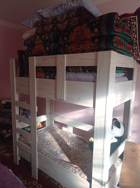 2 etajli bolalar krovati sotiladi