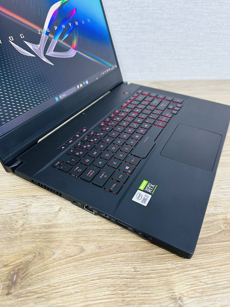 ASUS Zephyrus i7+RTX2060 4K Дисплей, как новый