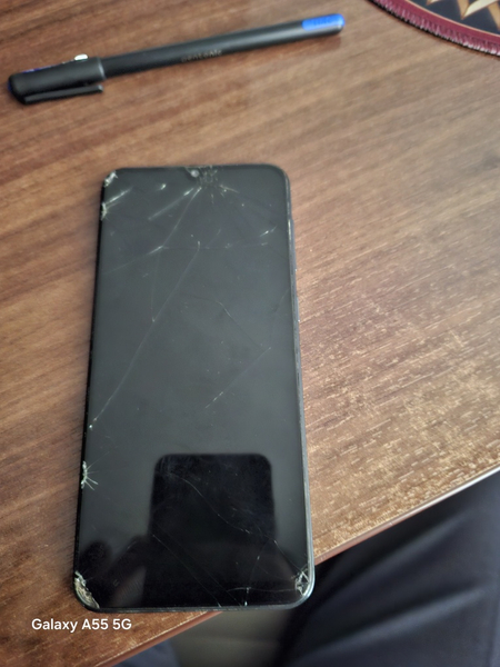 Samsung A50 telefoni sotiladi