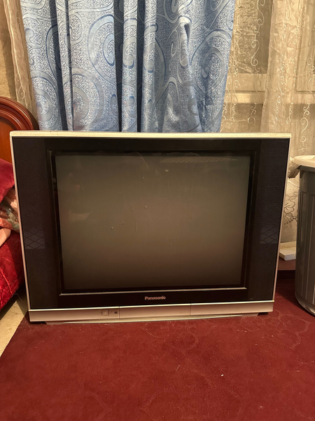 Telivizor satiladi panasonic ideal 37 razmer