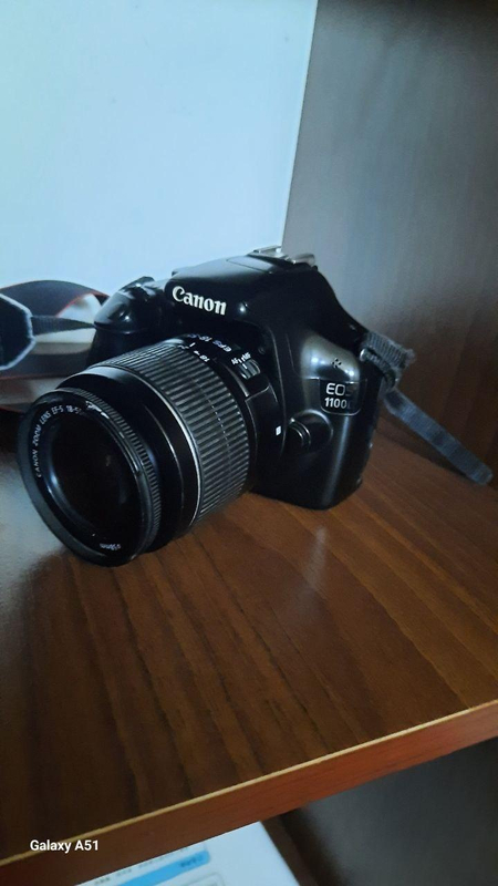Canon D1100 photoapparat