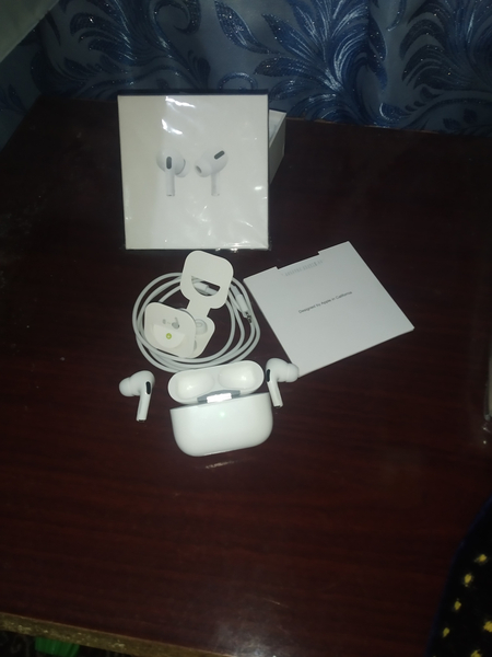iPhone ear pods pro