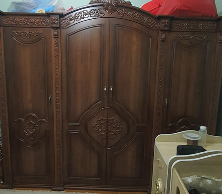Спальня мебель, кровать, тумбы, шкаф и прочее.