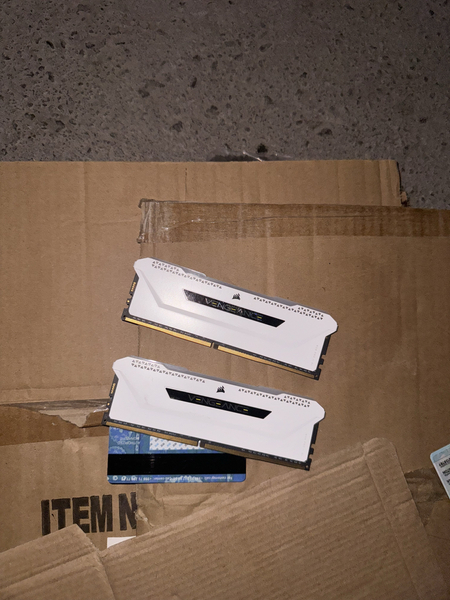 Оперативная память Corsair Vengeance rgb 16gb (8x2) DDR4 3200mhz White