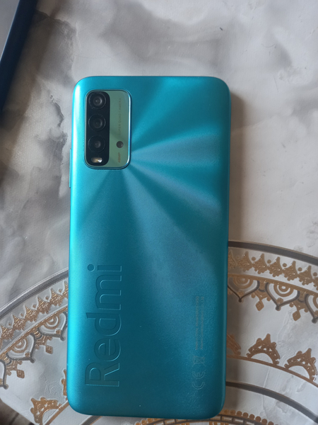 Redmi 9T б/у, экран сломан+2чехла подарок ,коробка есть