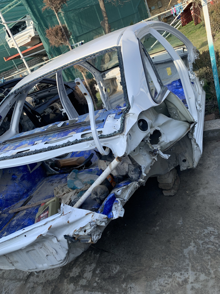 Jentra kuzov  orqa ung taraft urulgan