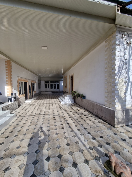 Срочно продам дом Янгибазар центре 14 соток