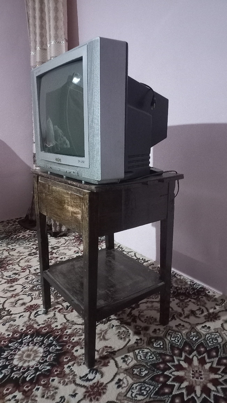 Продается телевизор с подставкой