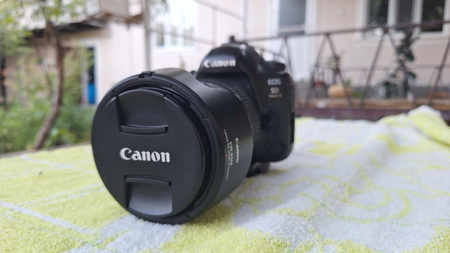 Srochna Canon 5d mark4 sotiladi. Holati alo ishlab turgan apparat.