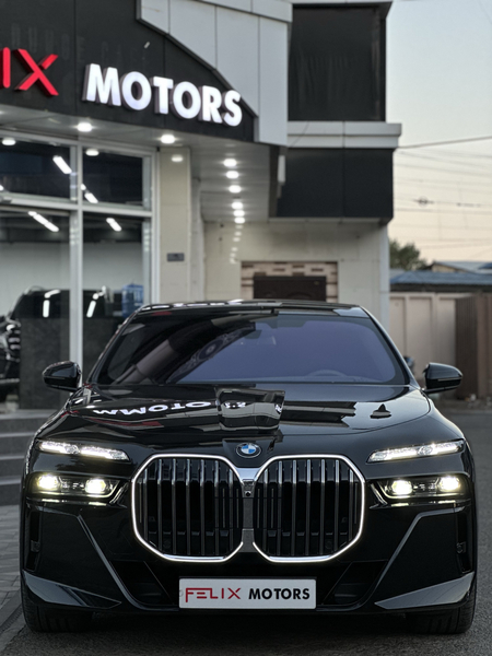 BMW 740i G70 Автомобиль  в идеальном состоянии