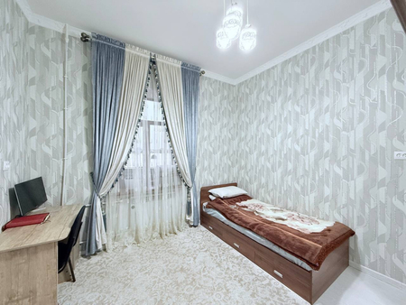 Продаётся квартира 3/2/3 Юнусабадский район