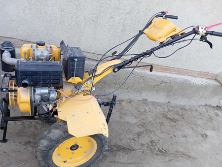 Sotiladi mini traktor kelishamiz