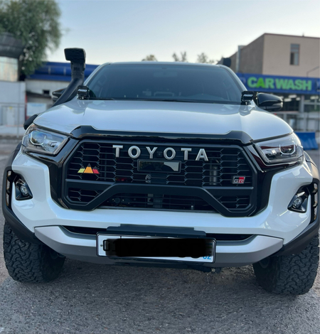 Tayota Hilux 2023 batumotors