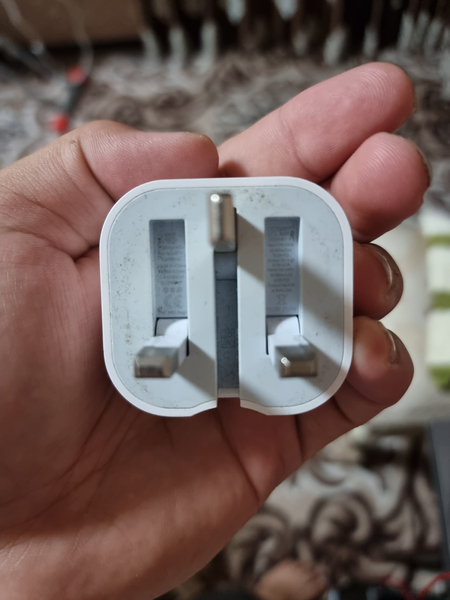 Iphone zaryadnik ideal holatda orginali