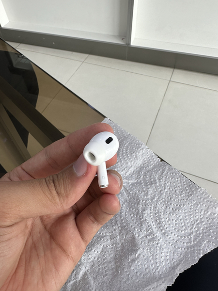 Правая сторона AirPods pro 2 type-c