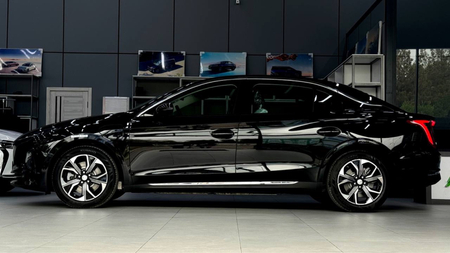 Hongqi EQ-M5 2024 год