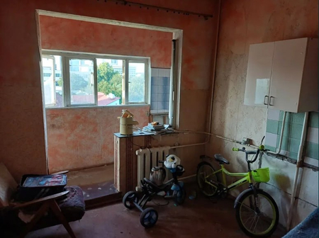 Срочно продам .Т. Квартиру на Ц6 2х ком без ремонта локация отличная