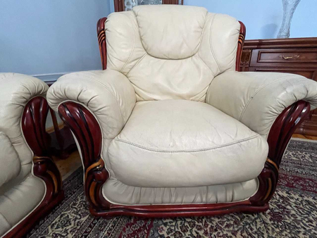 Продам комплект мягкой мебели для гостиной
