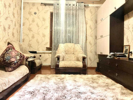 Ўзимники. Квартира сотилади. Шахристанский 5 хона 100 м2.