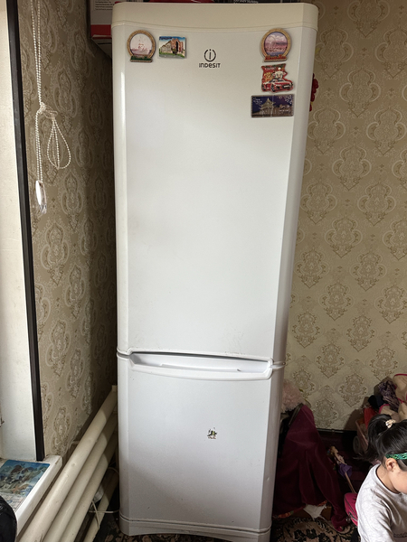 Indesit xolodilnik sotiladi