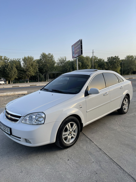 Lasetti 1.6  Sotiladi