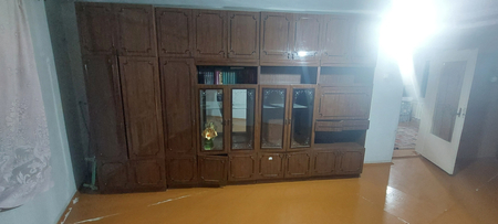 Продаётся стенка алмалык срочна