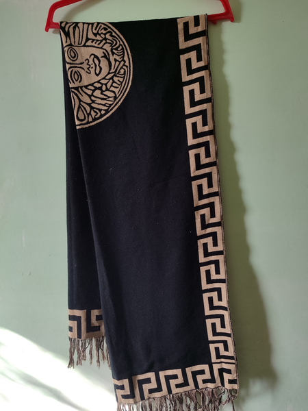 Ayollar sharfi sotiladi