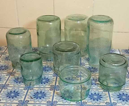 Продам . Банки  разные. От 250 гр до 1 литра. Чистые. Из Дома.  51 шт.