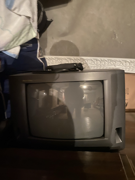 Артел 43тали, Самсунг 35 тали, sharp тевизор ва 2 та Bosch  пилесось.
