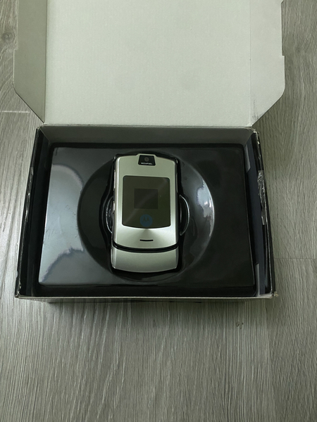 Продается кнопочный телефон MOTOROLA