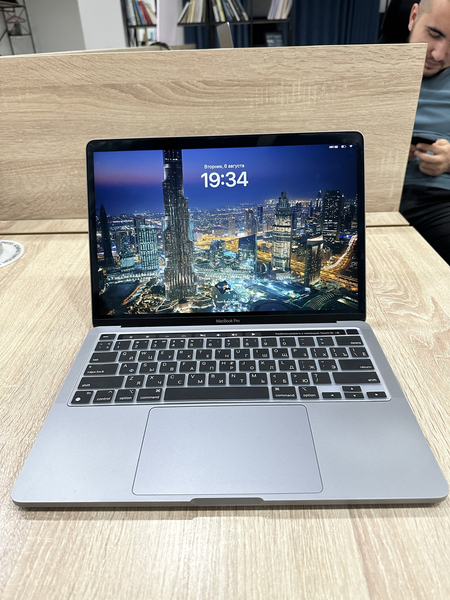 Macbook pro M1 ideal holatda