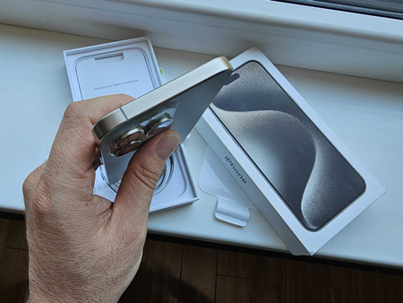 ПРОДАМ iPhone 15 Pro MAX (256GB) Natural / SIM. Практический НОВОЕ.