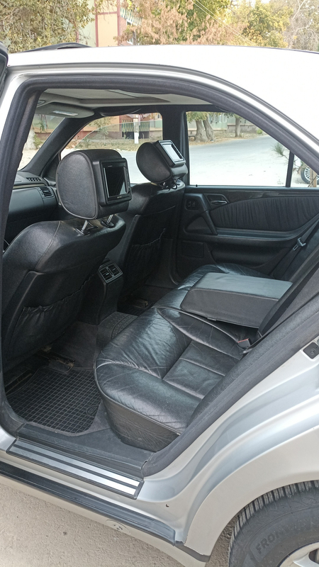 Mercedes Benz W210