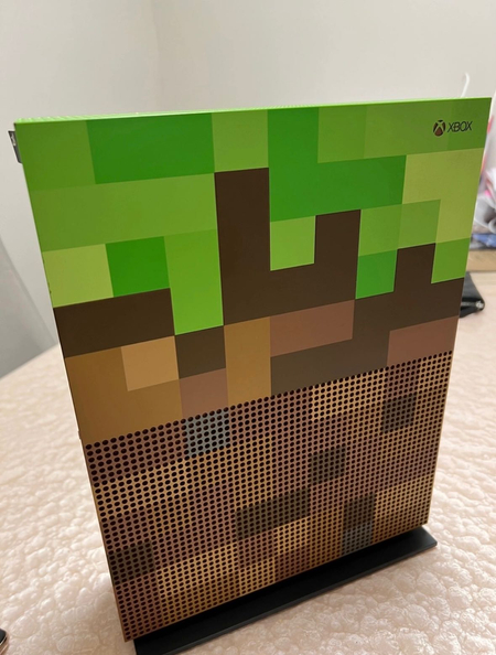 Xbox one s Minecraft edition 1TB