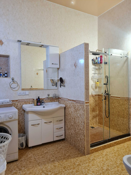 Аренда  Ивлива 6,5сот .Евро дом угловой.350м2.цена 3100уе.