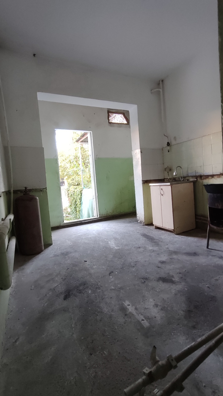 Срочно продается квартира нежилое 1/1/9 48,кв метр 44.500 стар