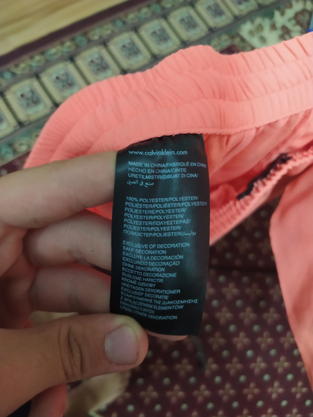 Продается  костюм фирмы Calvin Klein.