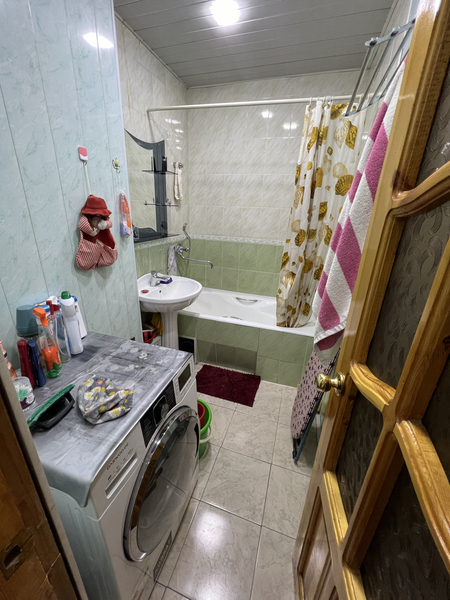 Chilonzor 16kvatral metroni tepasdagi dom 3xona srochni