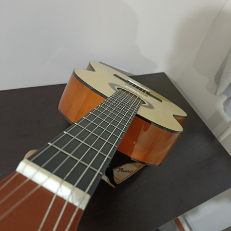 Klassik Gitara sotiladi