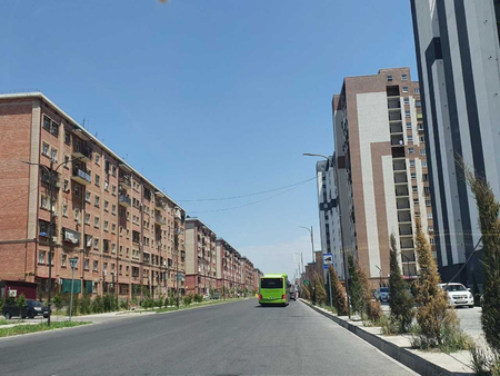 Срочно  продается  2 квартира  рядом 129 квадрат