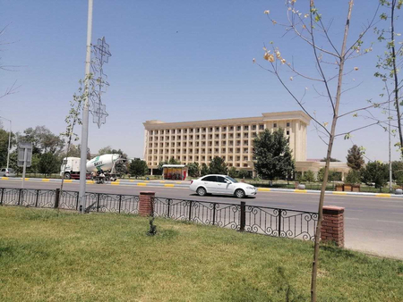 Qarshi shahri markazida joylashgan mehmonxona sotiladi