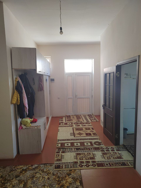 Продается коттедж, 6 соток,4 комнаты напротив Муаттар тонг, город Буха