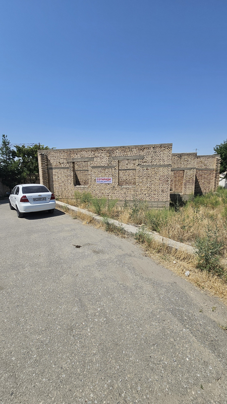 Uchastka sotiladi Asaka bank oldi