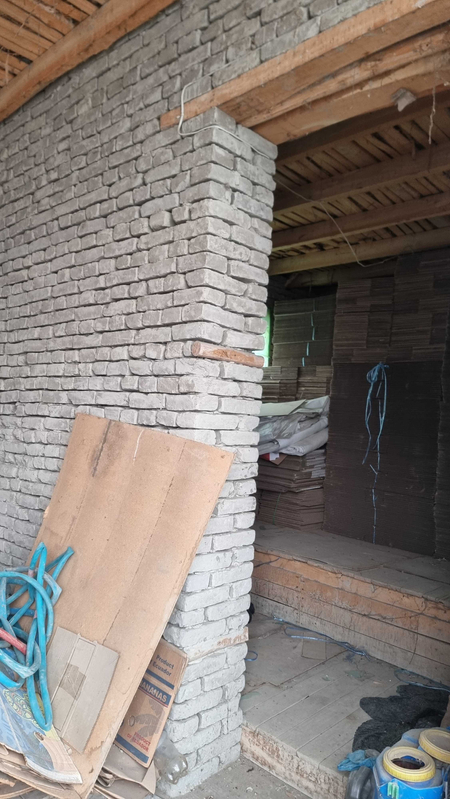 20 sotix hovli 18 so'tix issizqhonasi 1 hona uyi b-n sotiladi